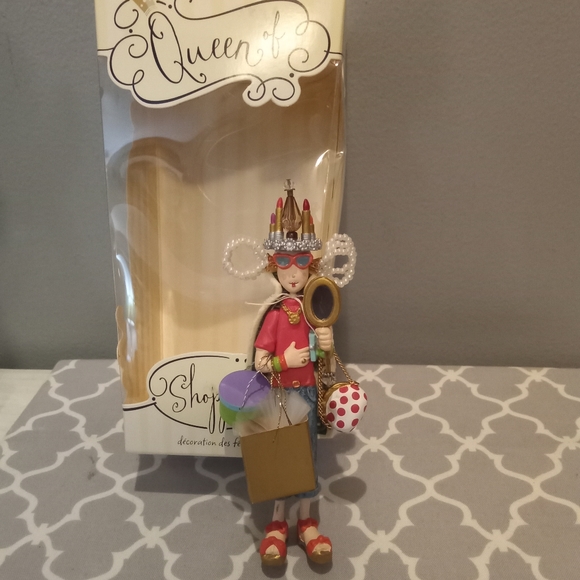 Hallmark | Holiday | Hallmark Queen Of Shopping | Poshmark